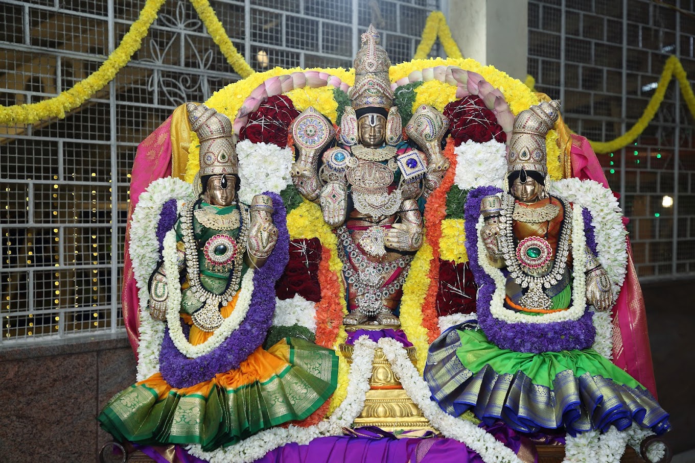 Varaprada Sri Venkateshwara Temple Devagiri Bangalore | Famous Temples ...